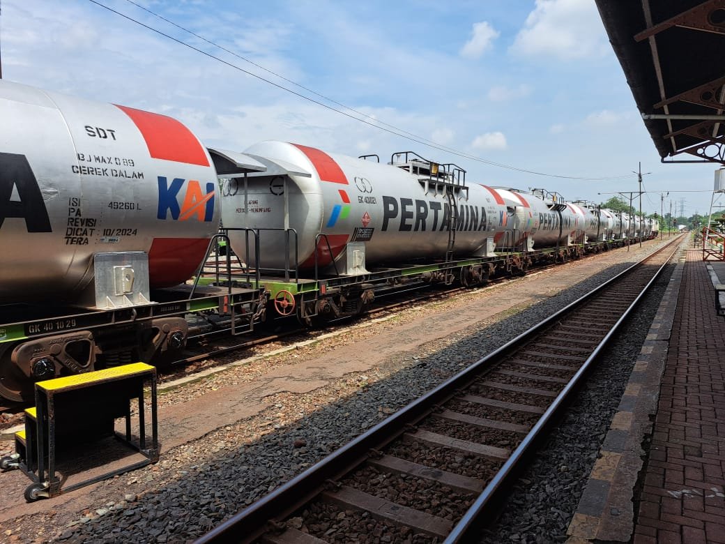KAI Daop 8 Surabaya Pastikan Pasokan BBM Aman dan Distribusi Kereta Api ...