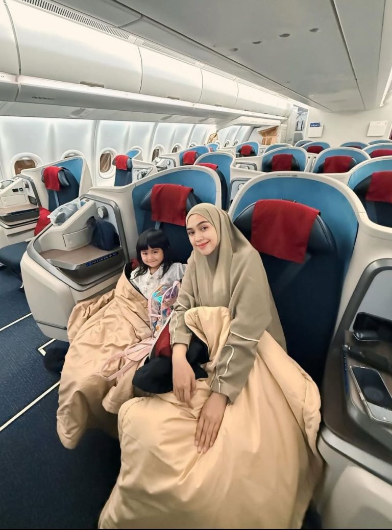 Ria Ricis: Profil Lengkap Sang Bintang YouTube, Aktris, dan Penulis ...